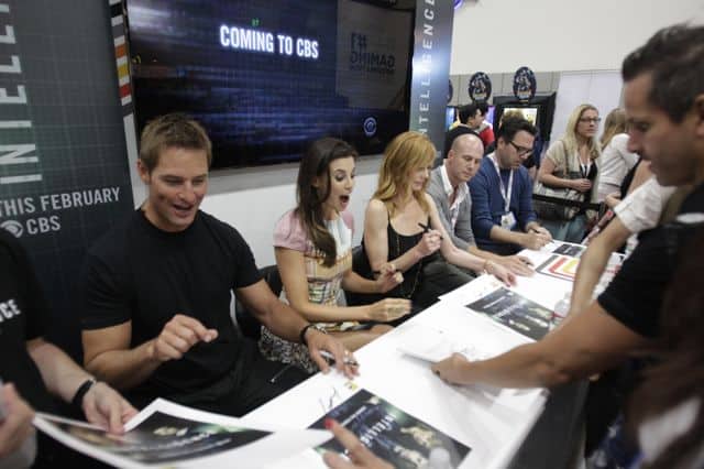 INTELLIGENCE Cast Comic Con Signing Photos | Page 9 of 10 | Seat42F