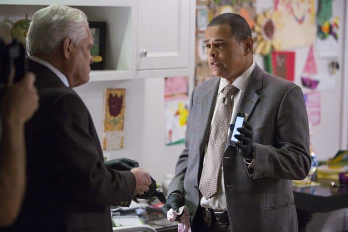 MAJOR CRIMES Episode 3.01 Photos Flight Risk | Page 7 of 8 | Seat42F