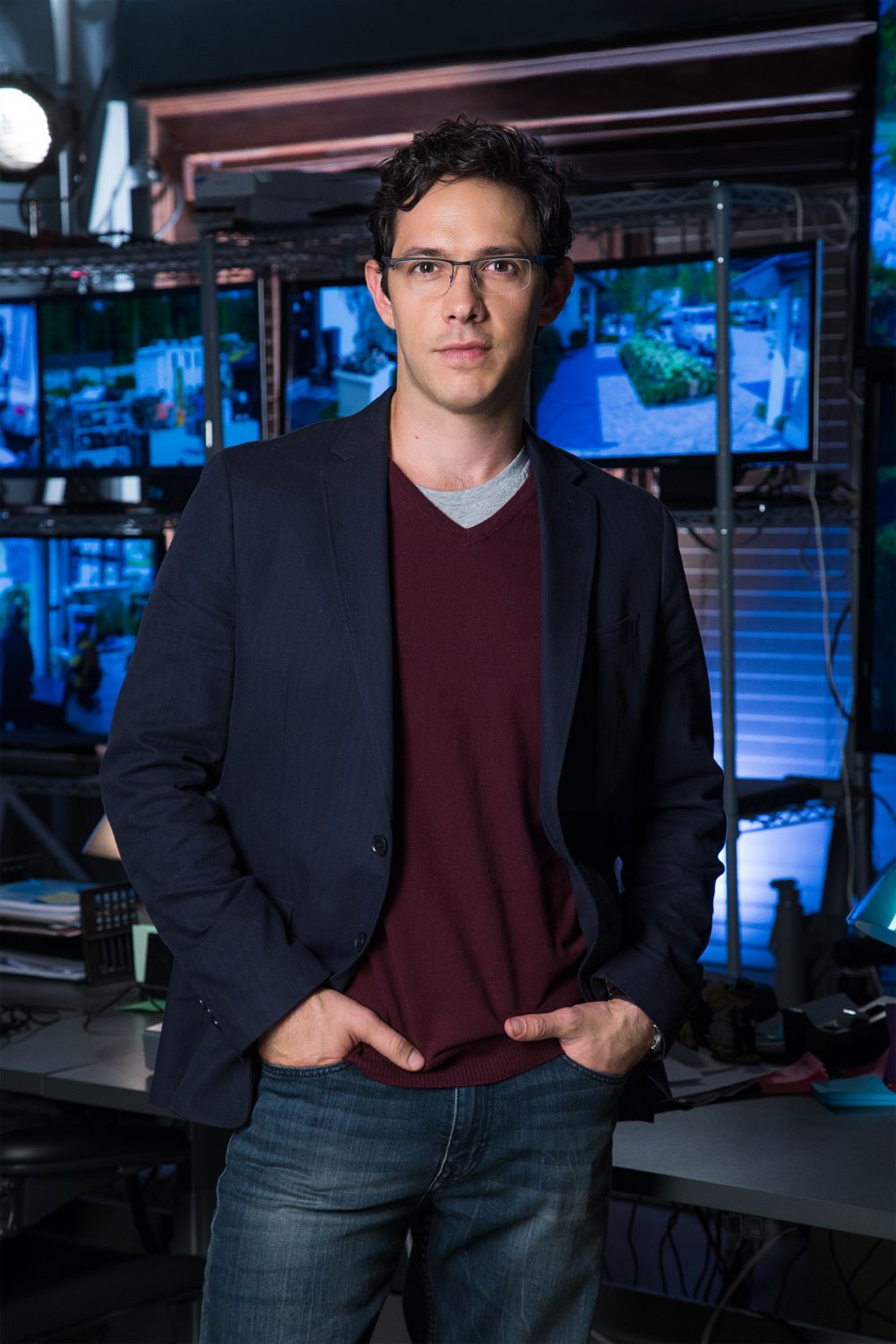 UnREAL Season 2 Cast Promo Photos | Page 4 of 16 | Seat42F