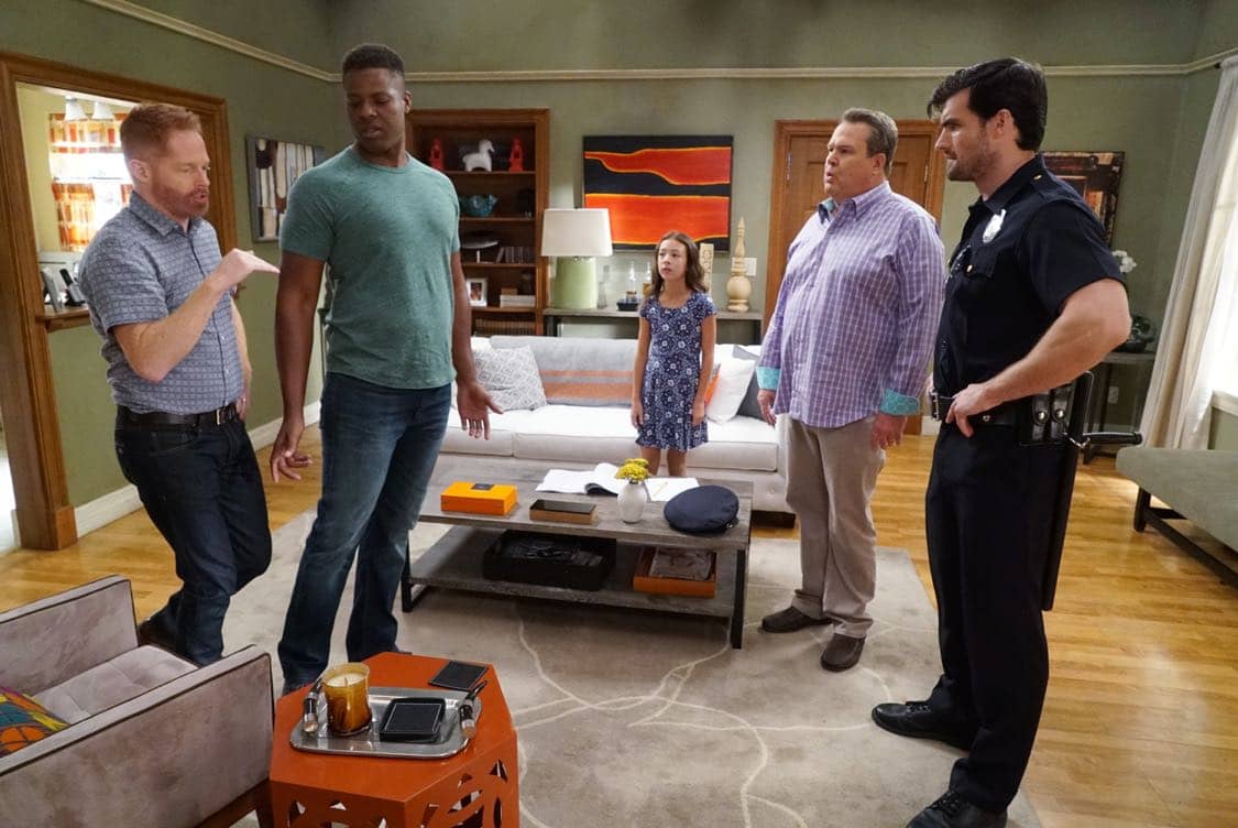 MODERN FAMILY Season 8 Episode 4 Photos Weathering Heights | Seat42F