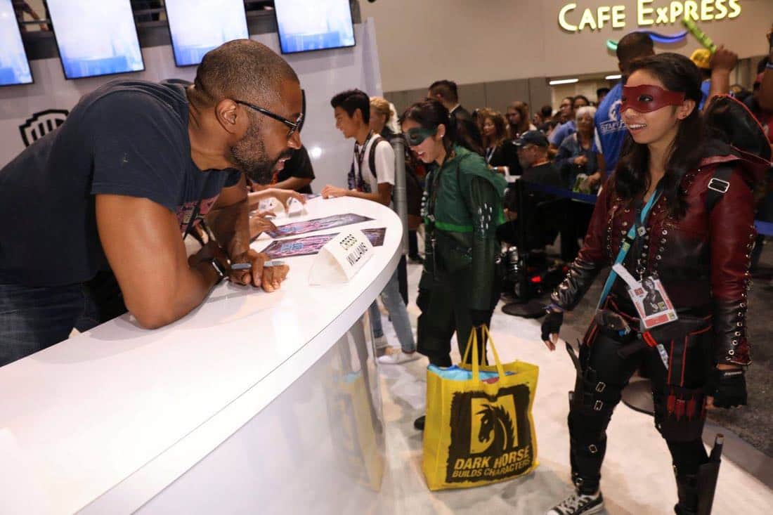 Comic-Con Photos : BLACK LIGHTNING Signing | Seat42F