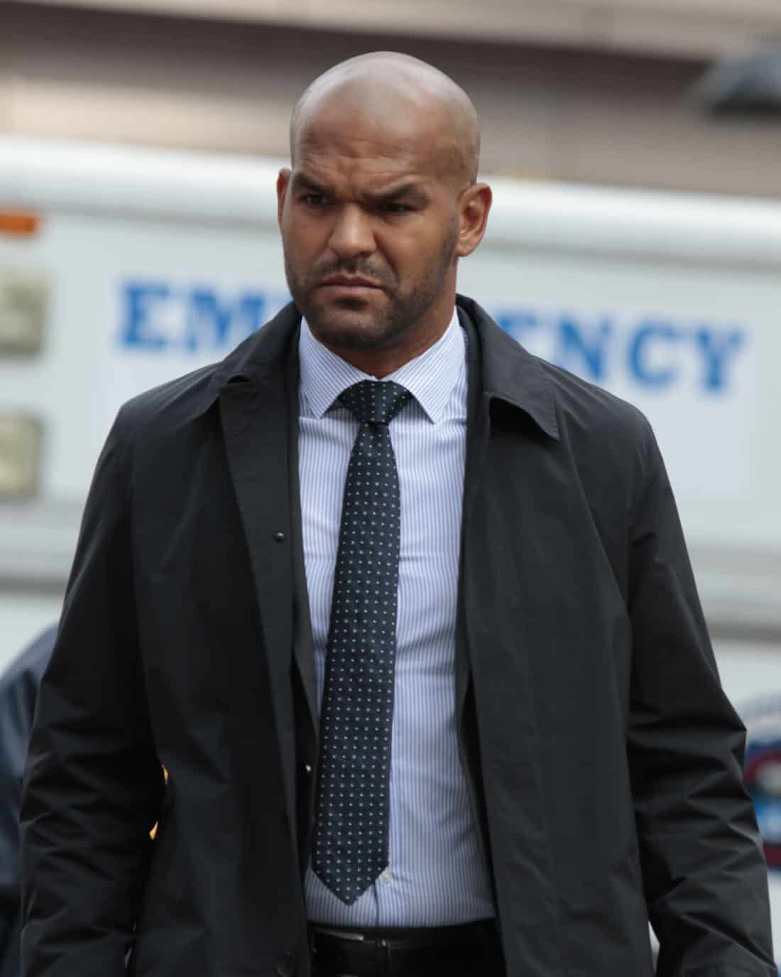 DECEPTION Season 1 Episode 2 Photos Forced Perspective | Seat42F