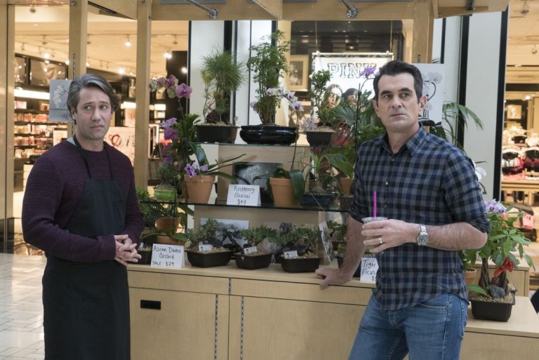 MODERN FAMILY Season 9 Episode 18 Photos Daddy Issues | Seat42F