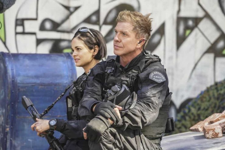 S.W.A.T. Season 2 Episode 1 Photos Shaky Town | Seat42F