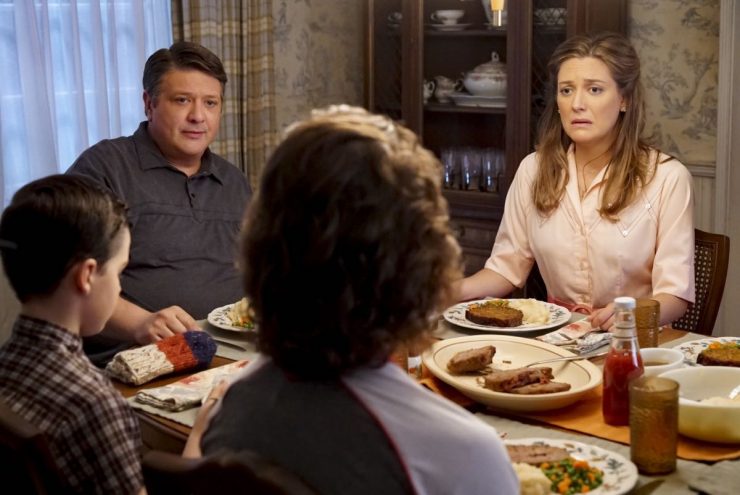 YOUNG SHELDON Season 3 Episode 1 Photos Quirky Eggheads And Texas Snow ...