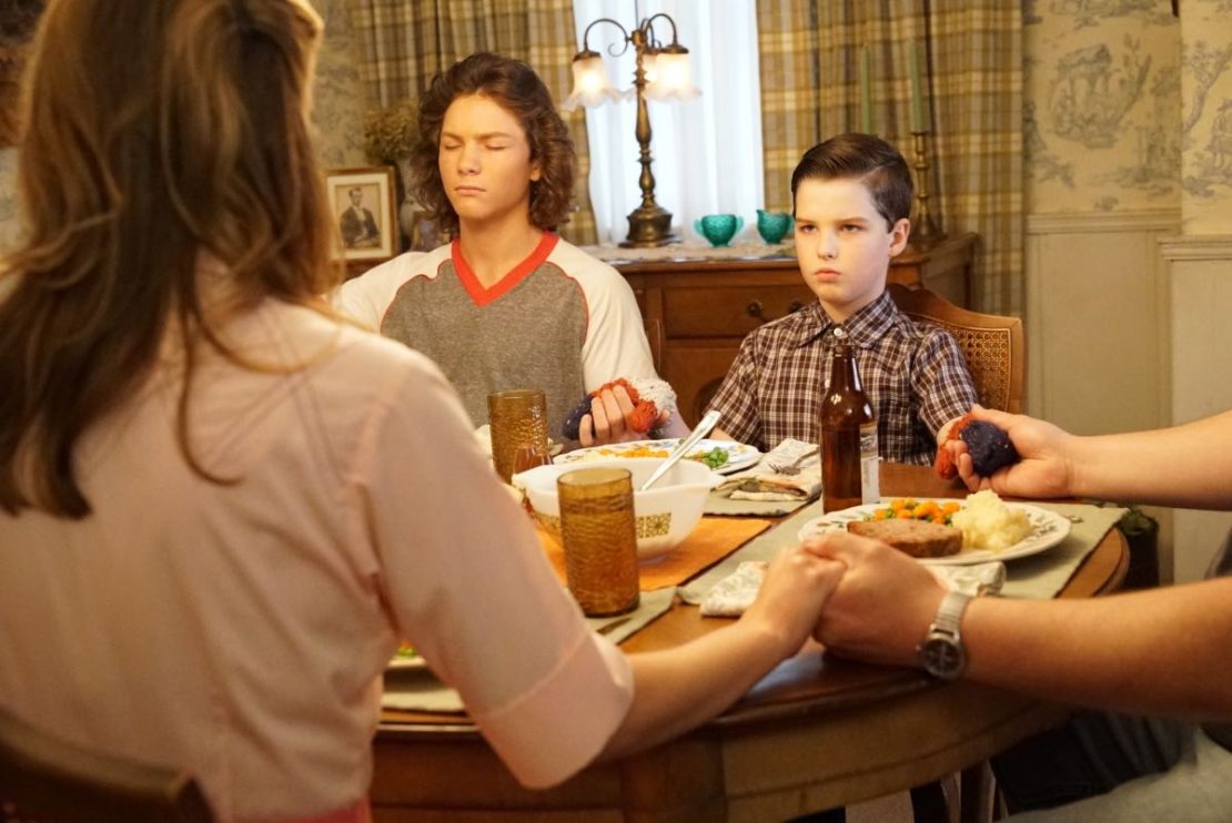 YOUNG SHELDON Season 3 Episode 1 Photos Quirky Eggheads And Texas Snow ...
