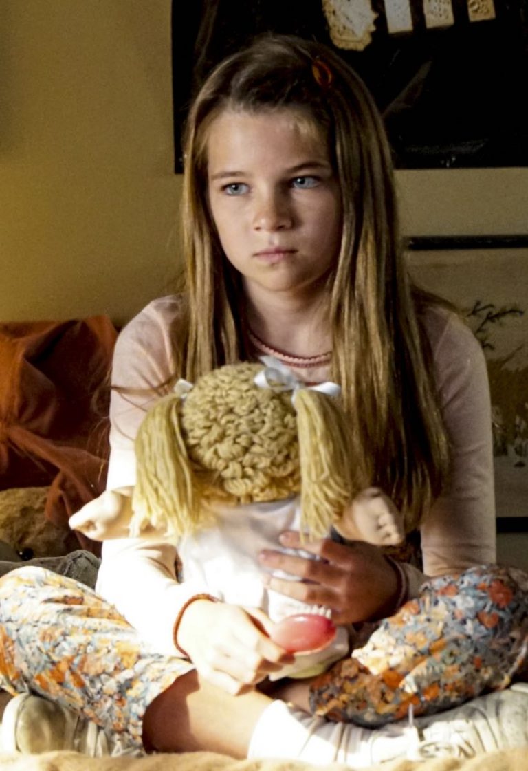 YOUNG SHELDON Season 3 Episode 1 Photos Quirky Eggheads And Texas Snow ...