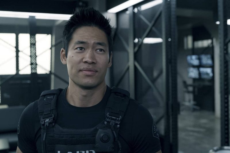 S.W.A.T. Season 4 Episode 1 Photos 3 Seventeen Year Olds | Seat42F