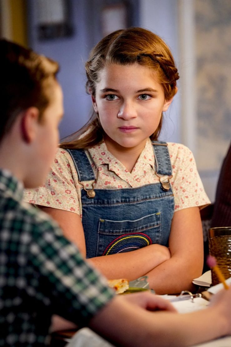 YOUNG SHELDON Season 4 Episode 5 Photos A Musty Crypt and a Stick to ...