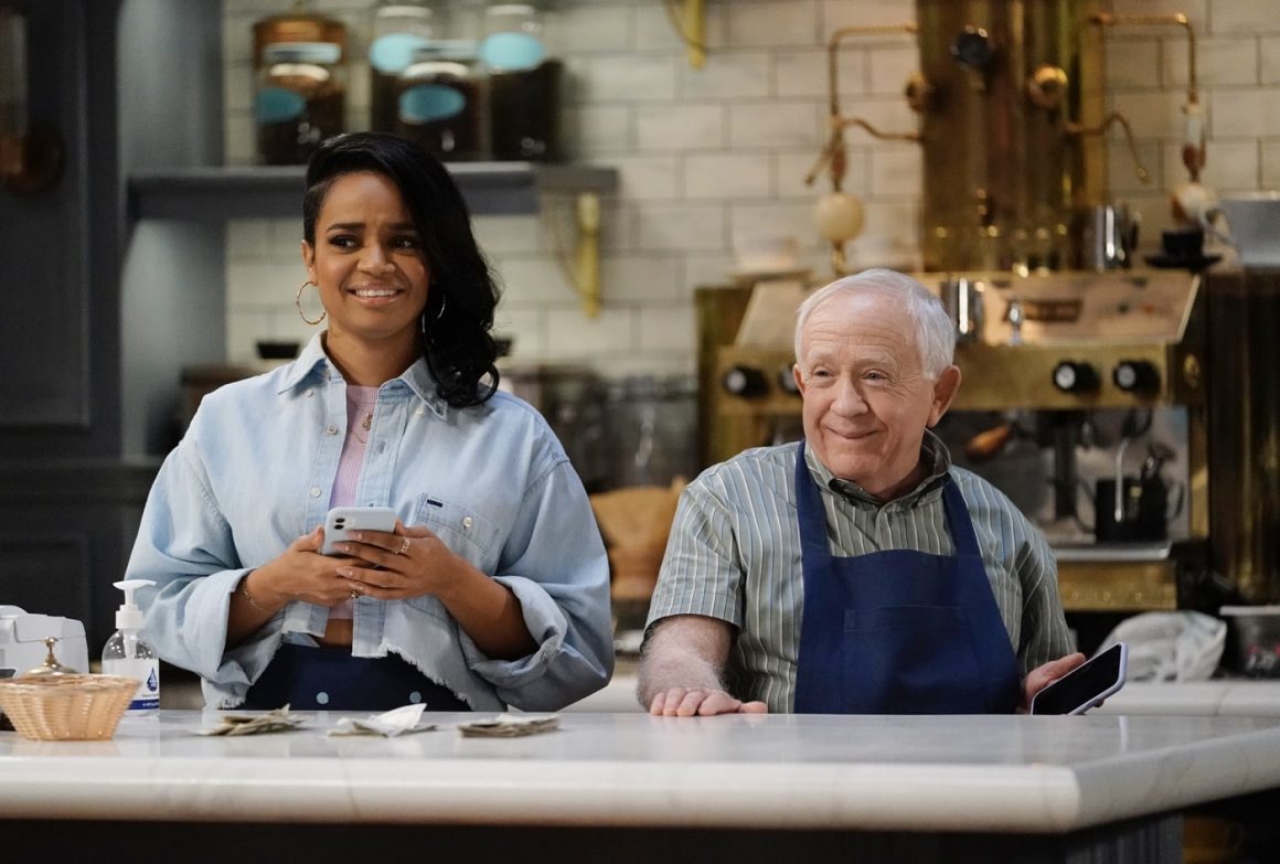 CALL ME KAT Season 1 Episode 3 Photos Vacation | Seat42F