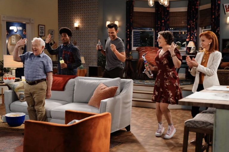 CALL ME KAT Season 1 Episode 4 Photos Therapy | Seat42F