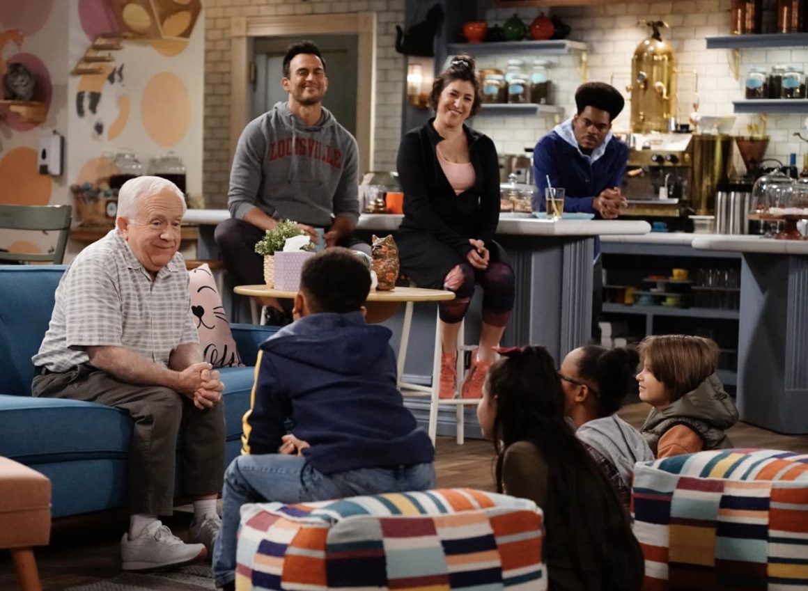 CALL ME KAT Season 1 Episode 6 Photos Gym | Seat42F