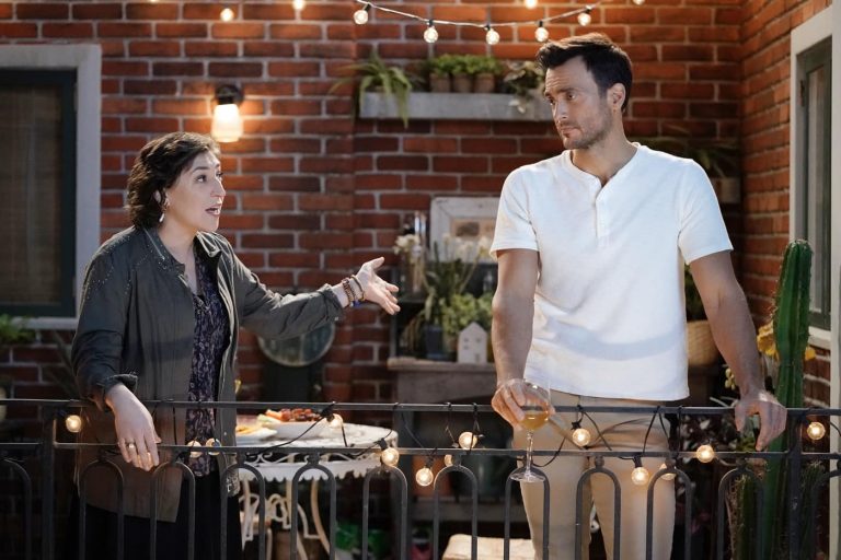 CALL ME KAT Season 1 Episode 7 Photos Eggs | Seat42F