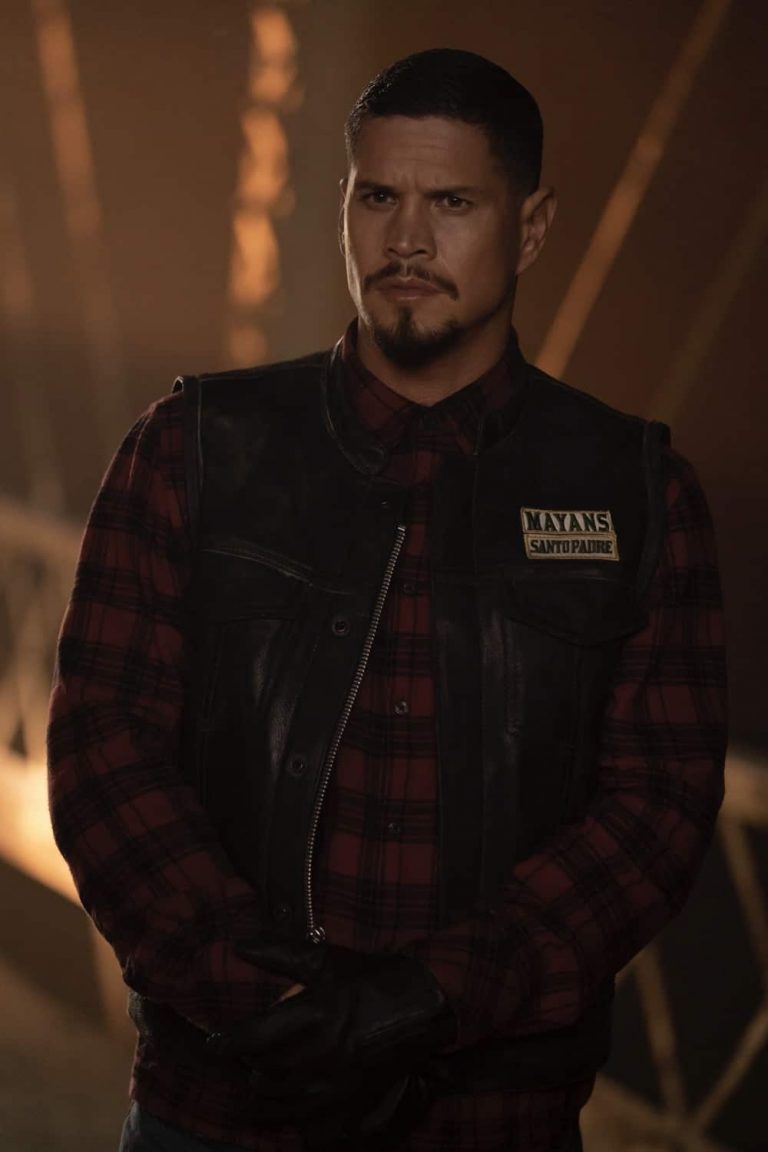 MAYANS MC Season 3 Episode 1 Photos Pap Struggles With The Death Angel ...