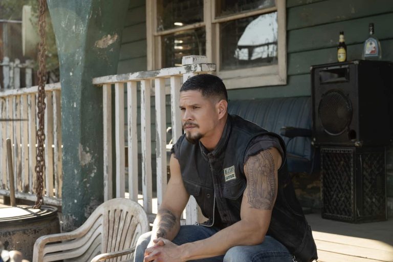 MAYANS MC Season 3 Episode 2 Photos The Orneriness of Kings | Seat42F