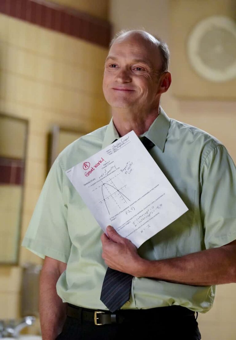 YOUNG SHELDON Season 4 Episode 12 Photos A Box Of Treasure And The ...