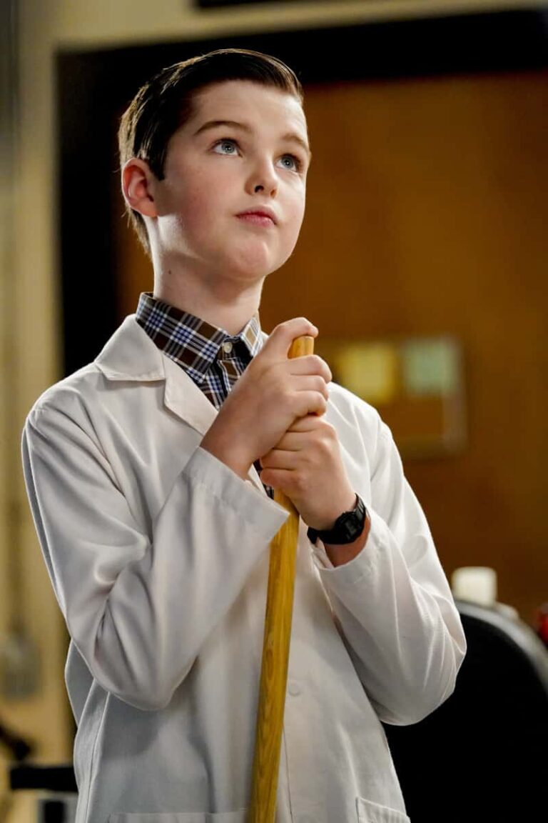 YOUNG SHELDON Season 4 Episode 12 Photos A Box Of Treasure And The ...