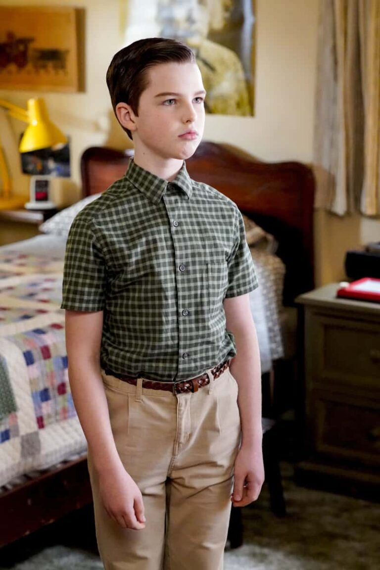 YOUNG SHELDON Season 4 Episode 13 Photos The Geezer Bus And A New Model ...