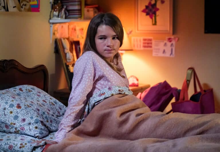 YOUNG SHELDON Season 5 Episode 1 Photos One Bad Night And Chaos Of ...