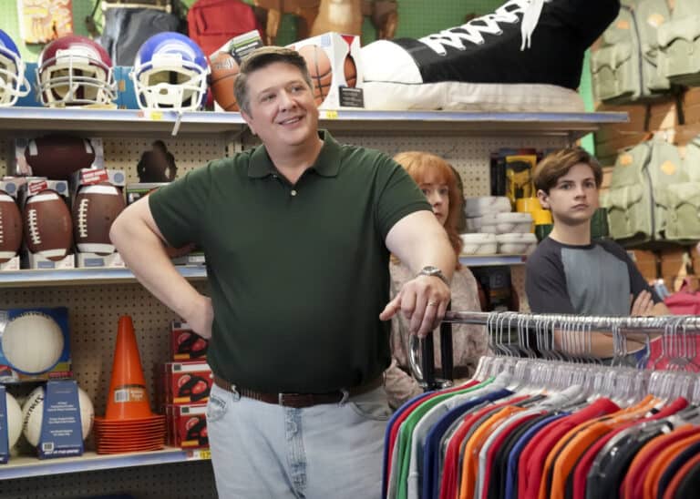 YOUNG SHELDON Season 5 Episode 16 Photos A Suitcase Full Of Cash And A ...