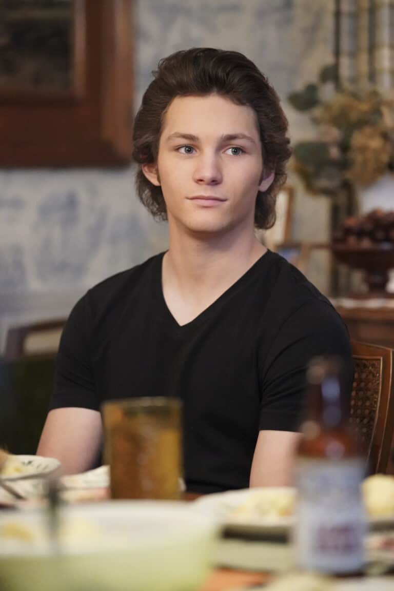 YOUNG SHELDON Season 5 Episode 17 Photos A Solo Peanut, A Social ...