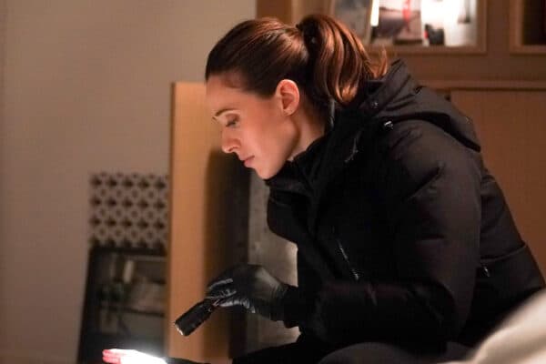 CHICAGO PD Season 9 Episode 19 Photos Fool's Gold | Seat42F
