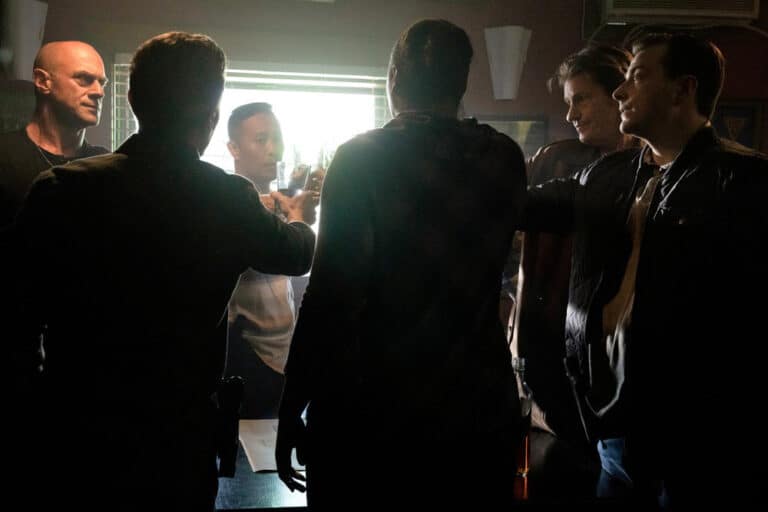 LAW AND ORDER ORGANIZED CRIME Season 2 Episode 19 Photos Dead ...