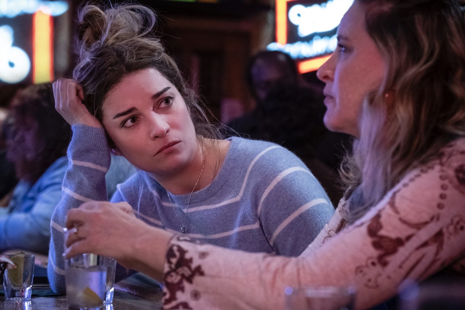 KEVIN CAN F HIMSELF Season 2 Episode 1 Photos Mrs. McRoberts Is Dead ...