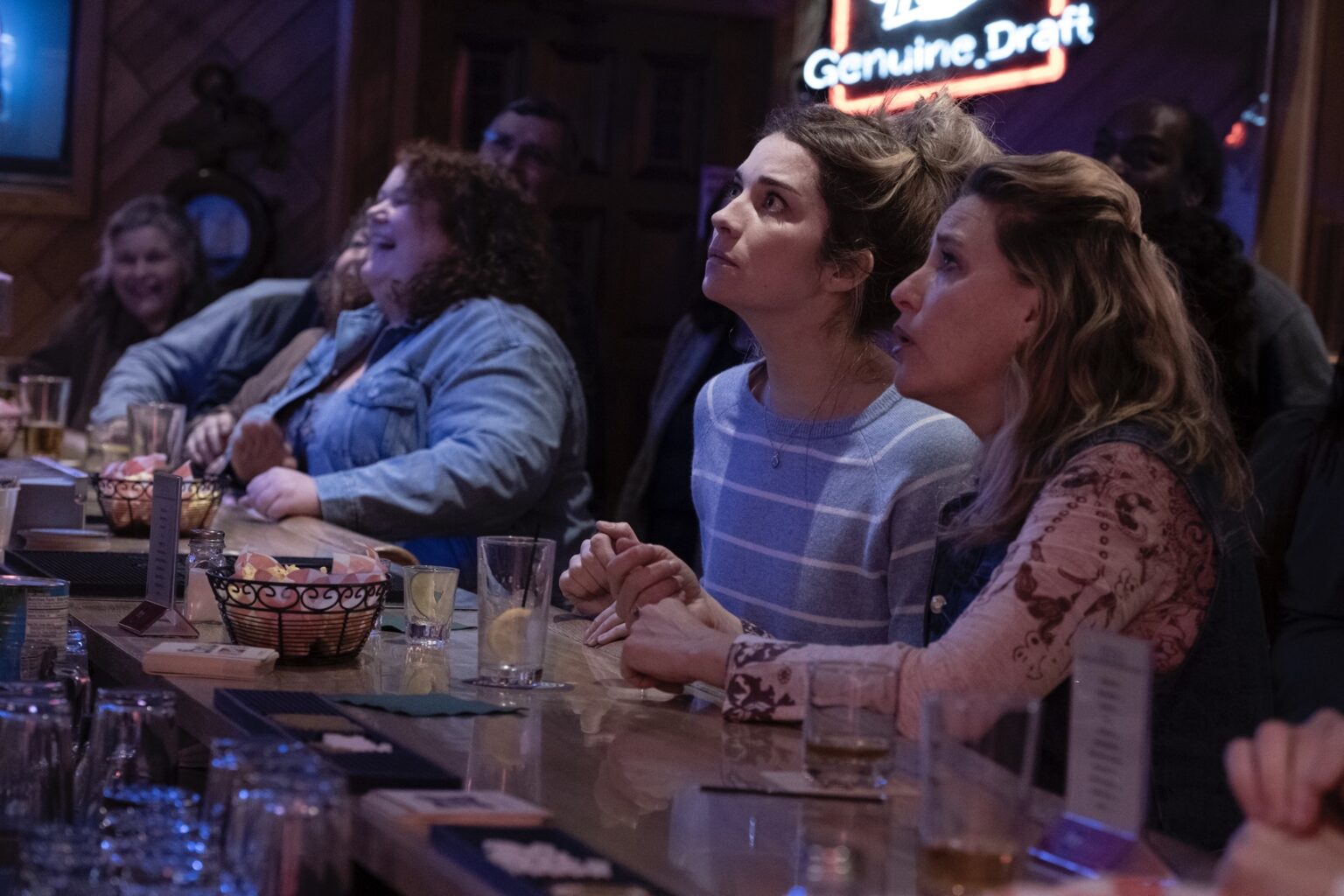 KEVIN CAN F HIMSELF Season 2 Episode 1 Photos Mrs. McRoberts Is Dead ...