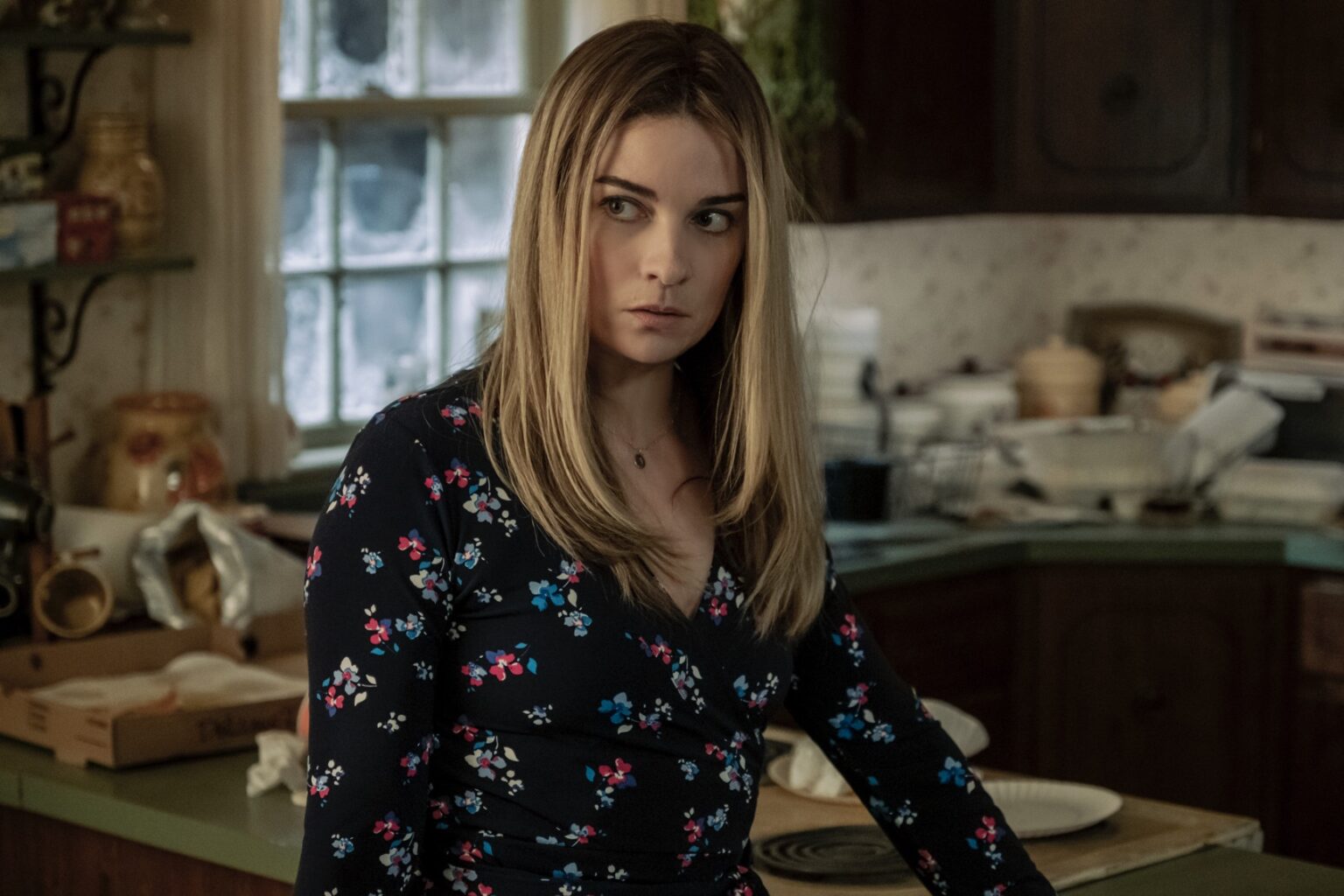 KEVIN CAN F HIMSELF Season 2 Episode 1 Photos Mrs. McRoberts Is Dead ...