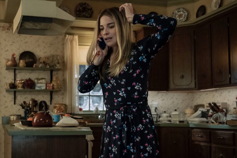 KEVIN CAN F HIMSELF Season 2 Episode 1 Photos Mrs. McRoberts Is Dead ...