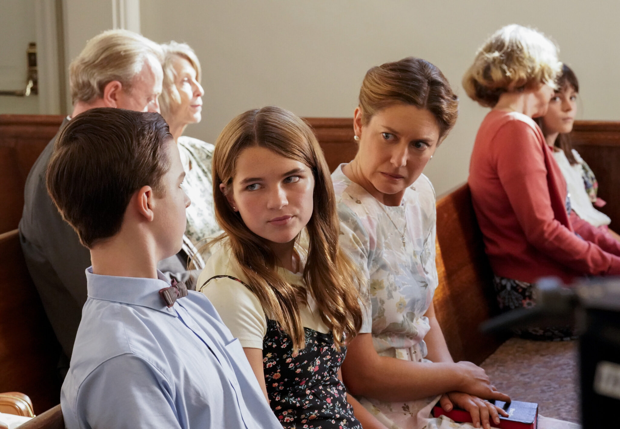 YOUNG SHELDON Season 6 Episode 1 Photos Four Hundred Cartons Of ...