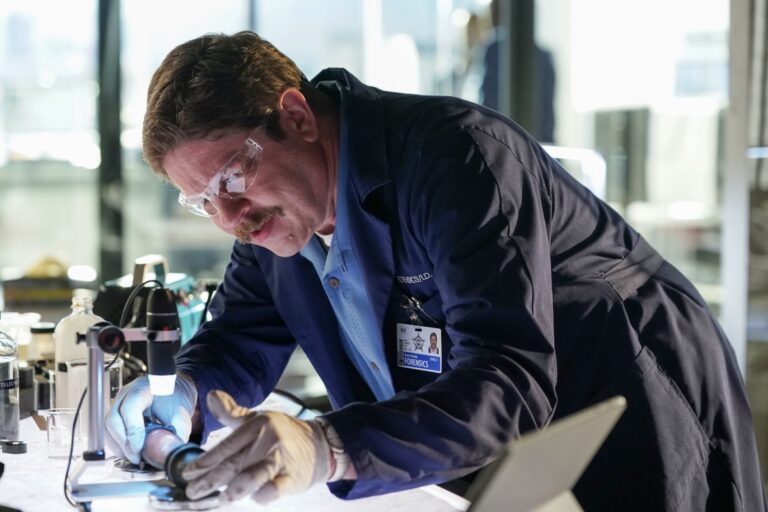 CSI VEGAS Season 2 Episode 1 Photos She's Gone | Seat42F