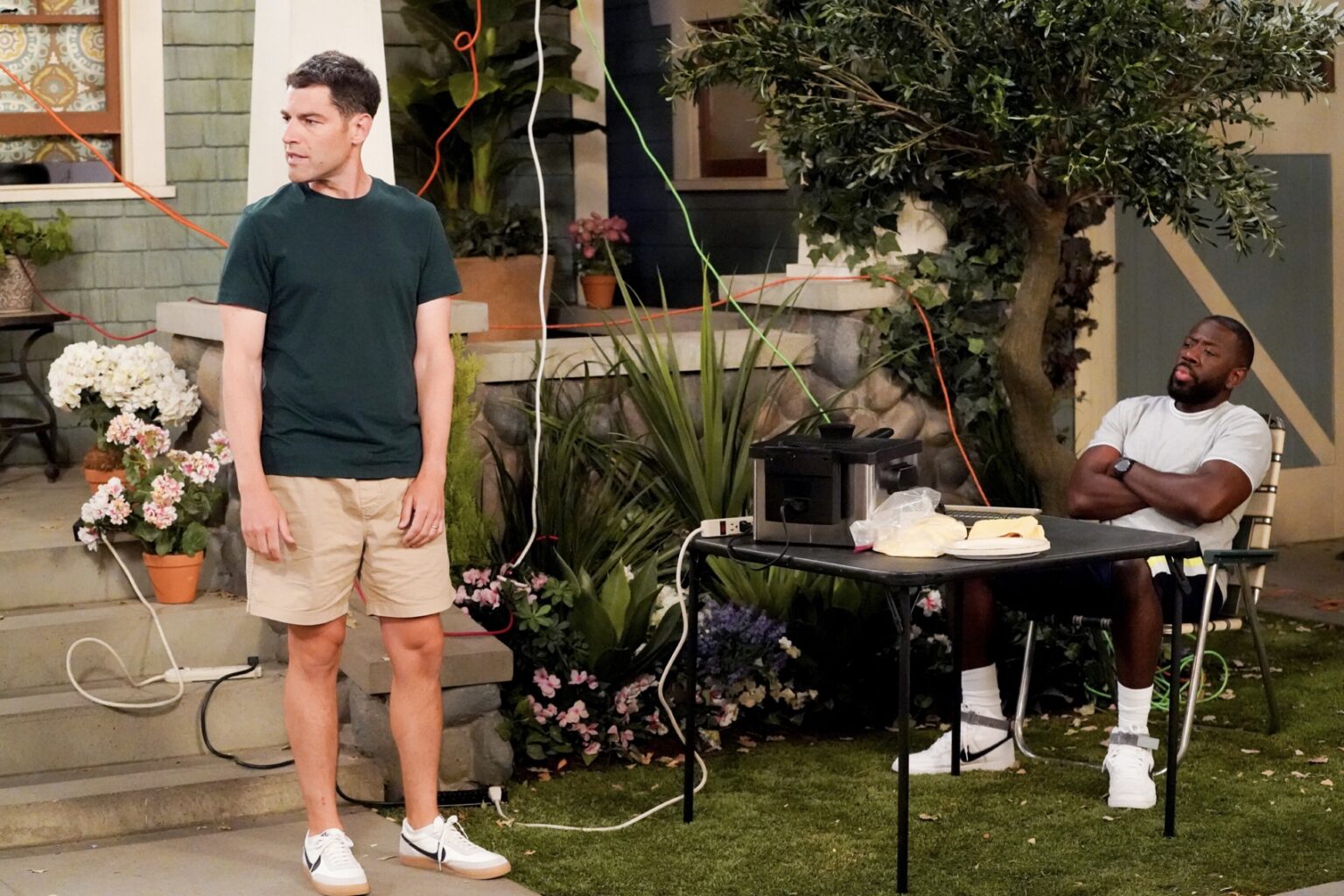 THE NEIGHBORHOOD Season 5 Episode 1 Photos Welcome Back To The ...