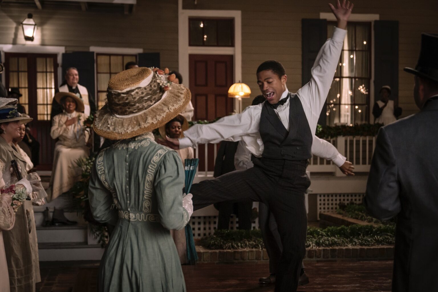 INTERVIEW WITH THE VAMPIRE Season 1 Episode 1 Photos In Throes Of ...