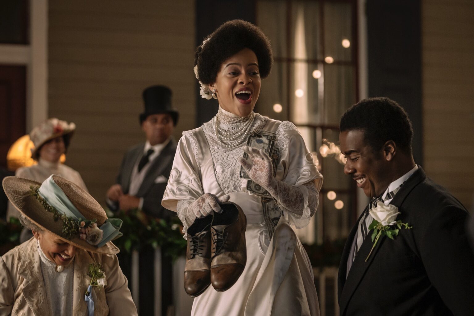 INTERVIEW WITH THE VAMPIRE Season 1 Episode 1 Photos In Throes Of ...