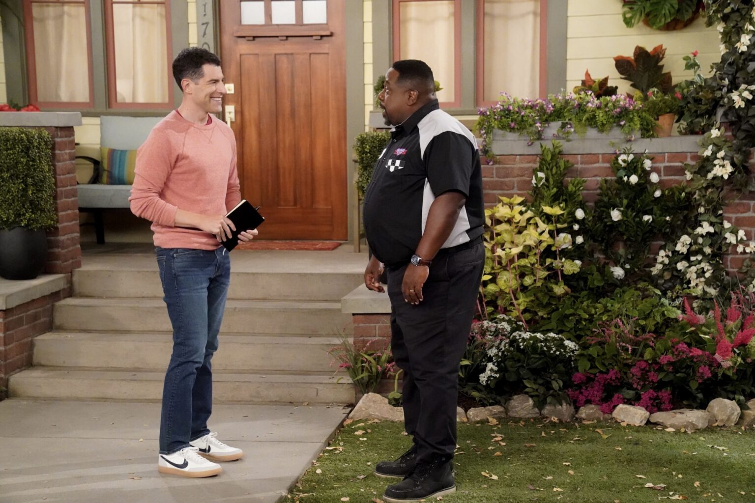 THE NEIGHBORHOOD Season 5 Episode 4 Photos Welcome To The New Deal ...