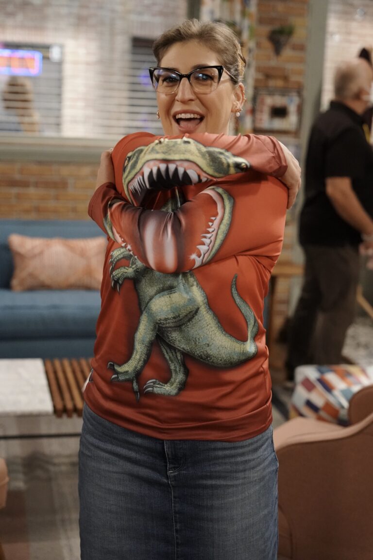 CALL ME KAT Season 3 Episode 3 Photos Call Me Thor | Seat42F