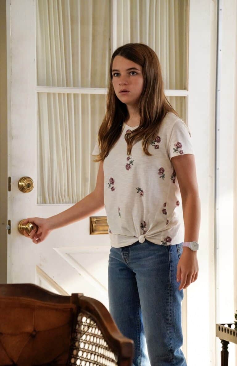 YOUNG SHELDON Season 6 Episode 5 Photos A Resident Advisor And The Word ...