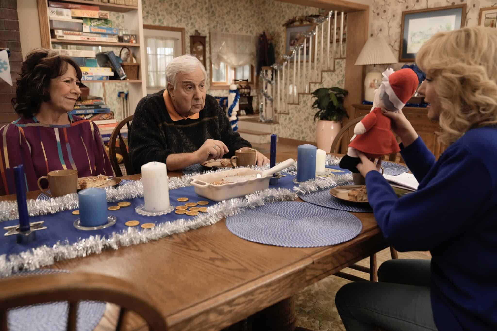 THE GOLDBERGS Season 10 Episode 10 Photos Worst Grinch Ever | Seat42F