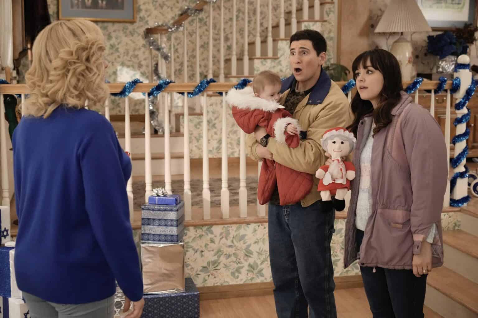 THE GOLDBERGS Season 10 Episode 10 Photos Worst Grinch Ever | Seat42F