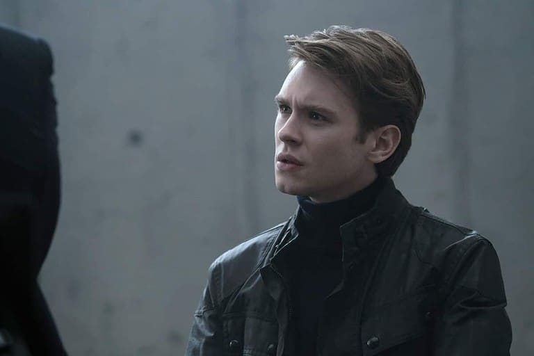 New GOTHAM KNIGHTS Season 1 Episode 1 Photos, Cast, Plot
